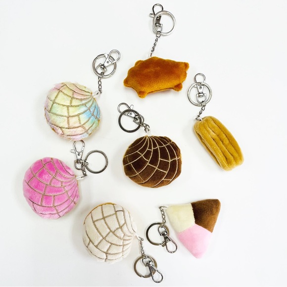 Cielito Lindo | Accessories | Mexican Pan Dulce Purple Concha Keychain ...
